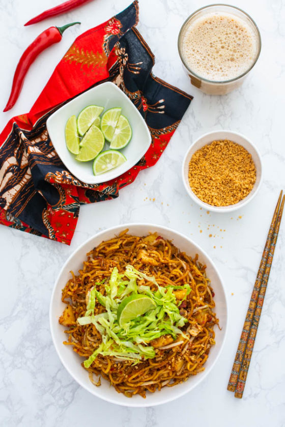 Malaysian Fried Noodles (Mamak Style Mee Goreng) - Wok & Skillet